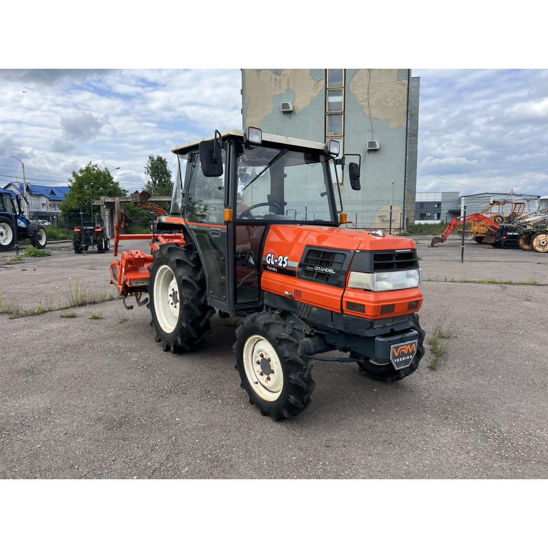 Міні-трактор Kubota GL-25 CAB Купити в Україні. Краща ціна. Безкоштовна швидка доставка | VRM ...